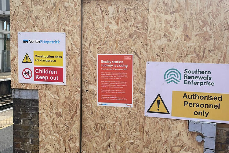 BEXLEY STATION HOARDING - AW RAIL SERVICES